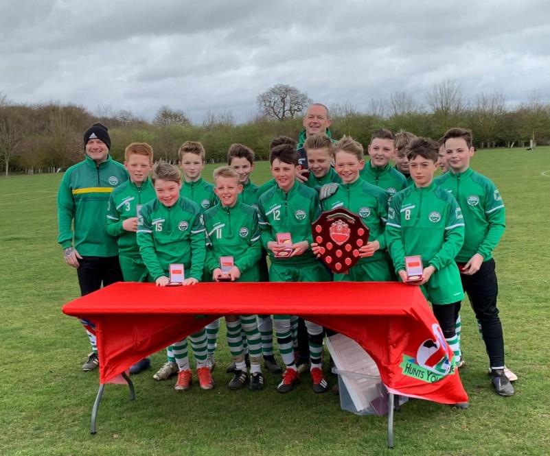 Rowdies U13 White receive league trophy - Huntingdon Town Rowdies Youth FC