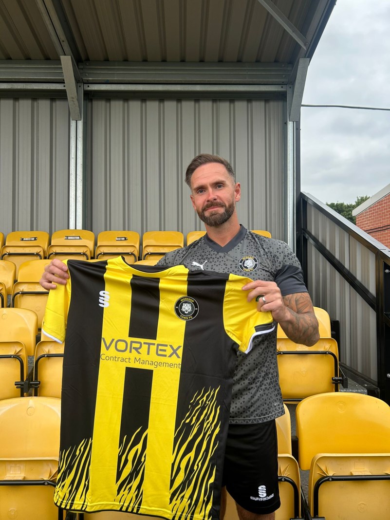 Martin Woods signs for the Tigers - Worksop Town FC