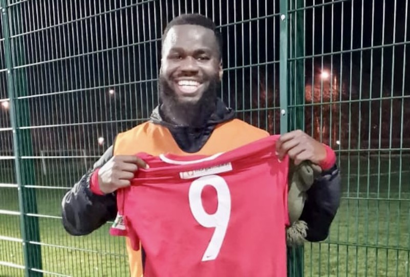 Roy Fogarty Signs - Goole AFC