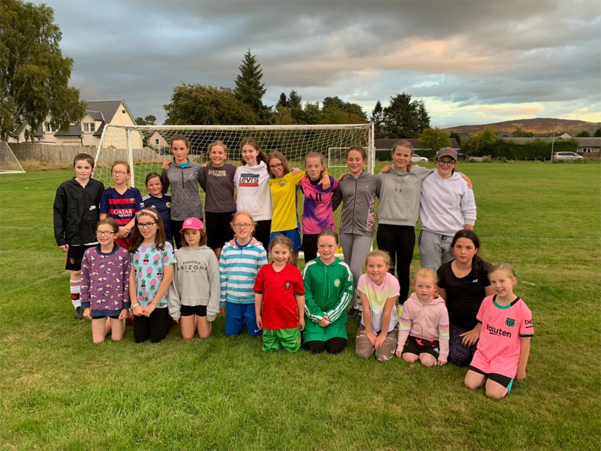 Girls Team - Symington Tinto AFC